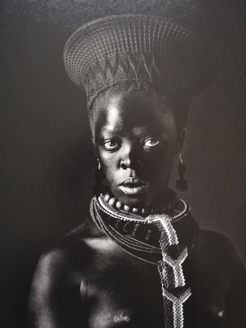 Buy Somnyama Ngonyama: Hail the Dark Lioness by Zanele Muholi Online ...