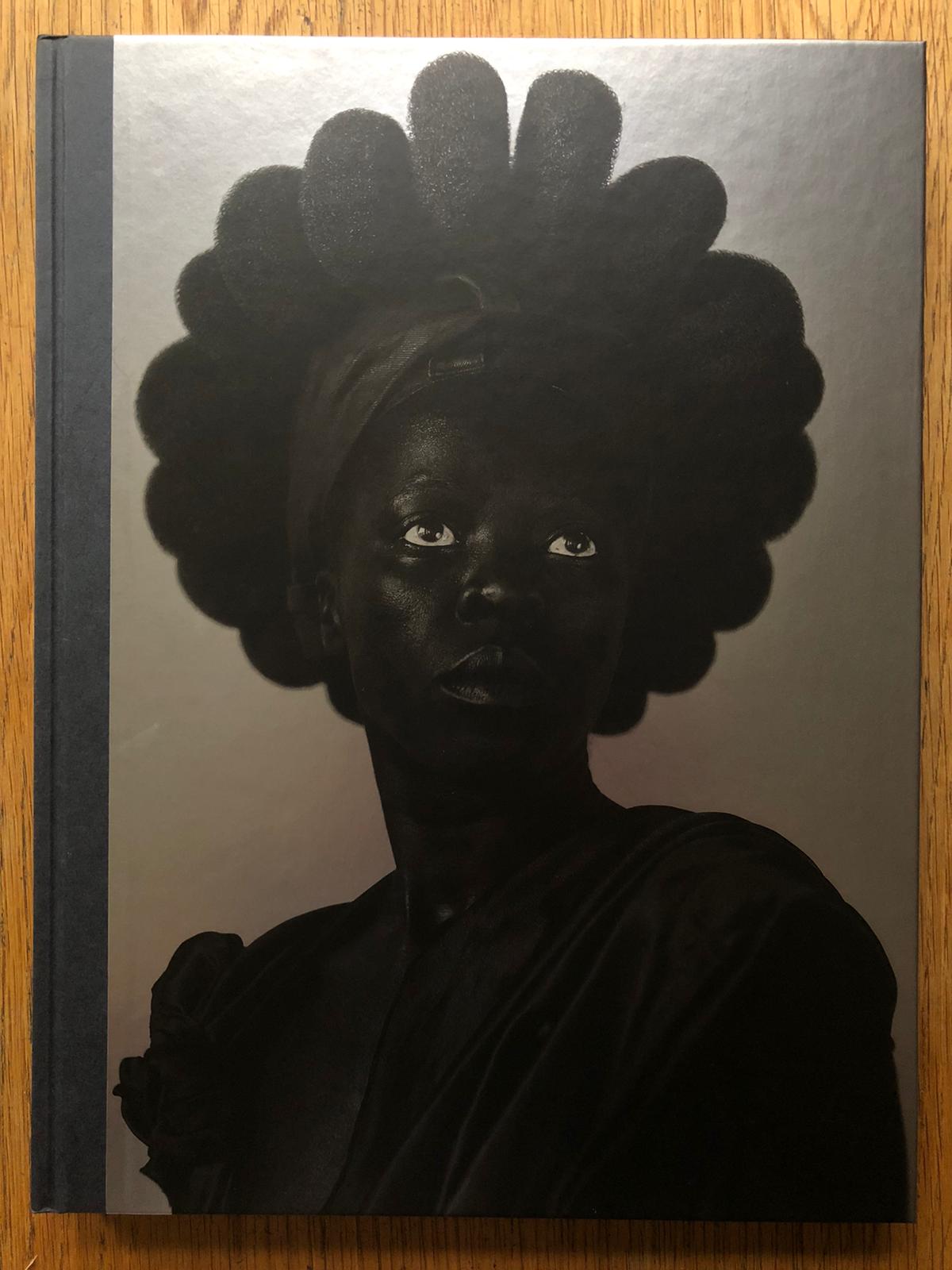 Buy Somnyama Ngonyama: Hail the Dark Lioness by Zanele Muholi Online ...
